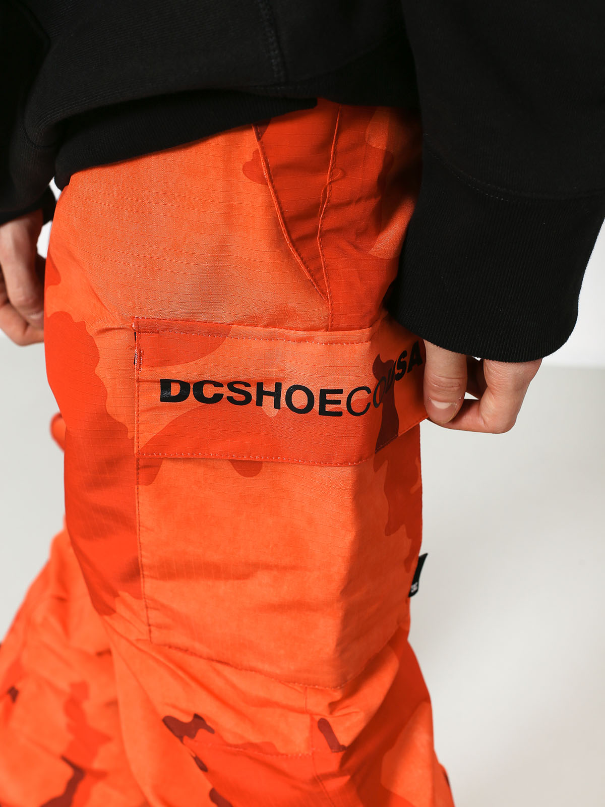 DC Banshee Snowboard pants (red orange dcu camo)