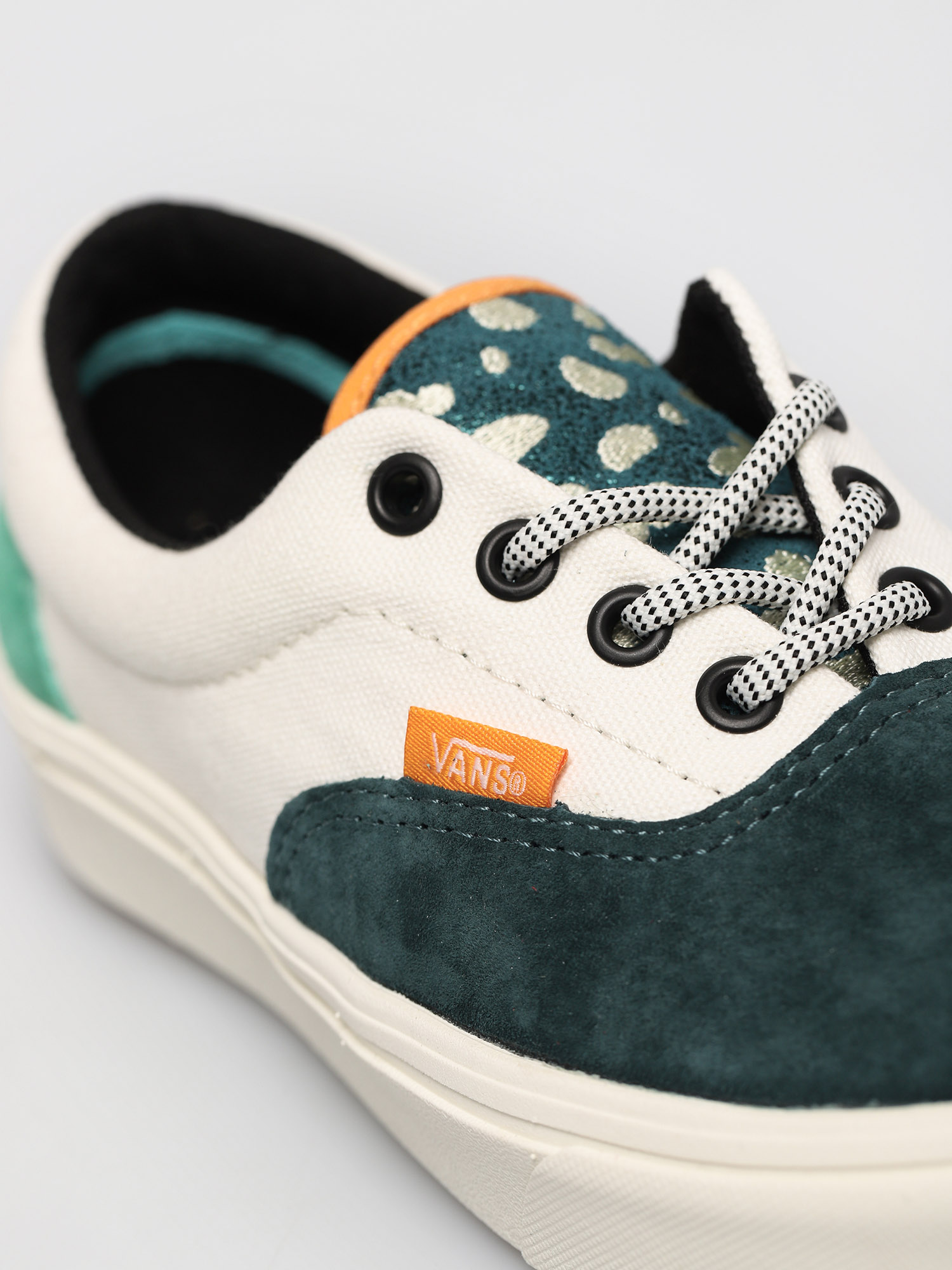 Vans Comfycush Era Shoes (bugs balsa)