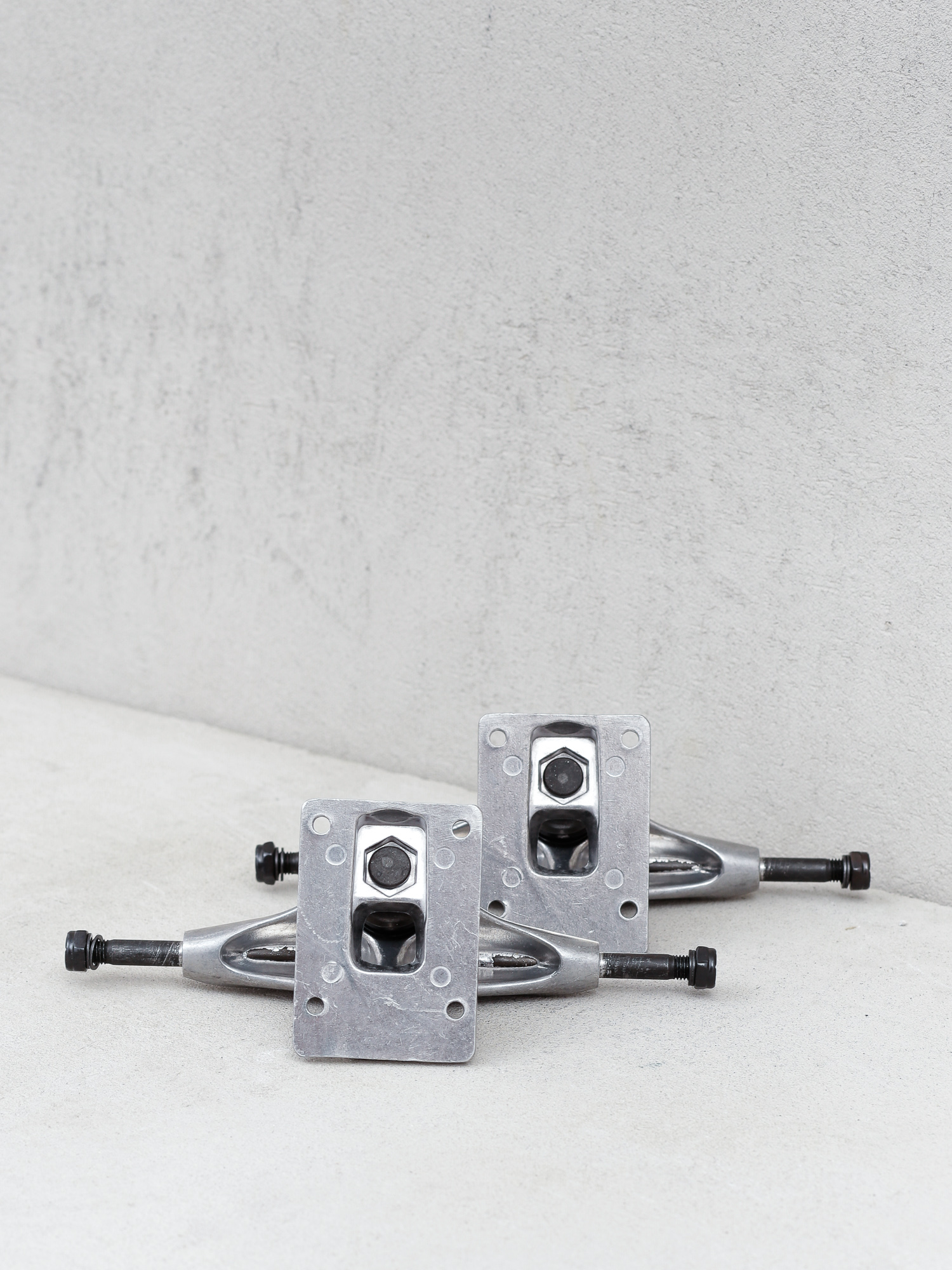 Globe Slant Standard Trucks (raw finish)