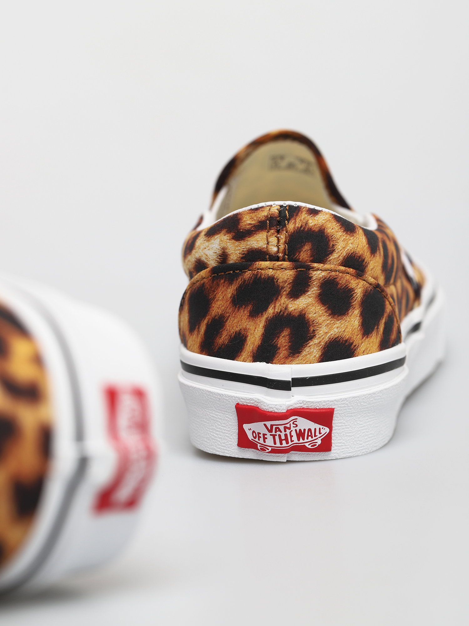 Vans Classic Slip On Shoes (leopard black/true white)