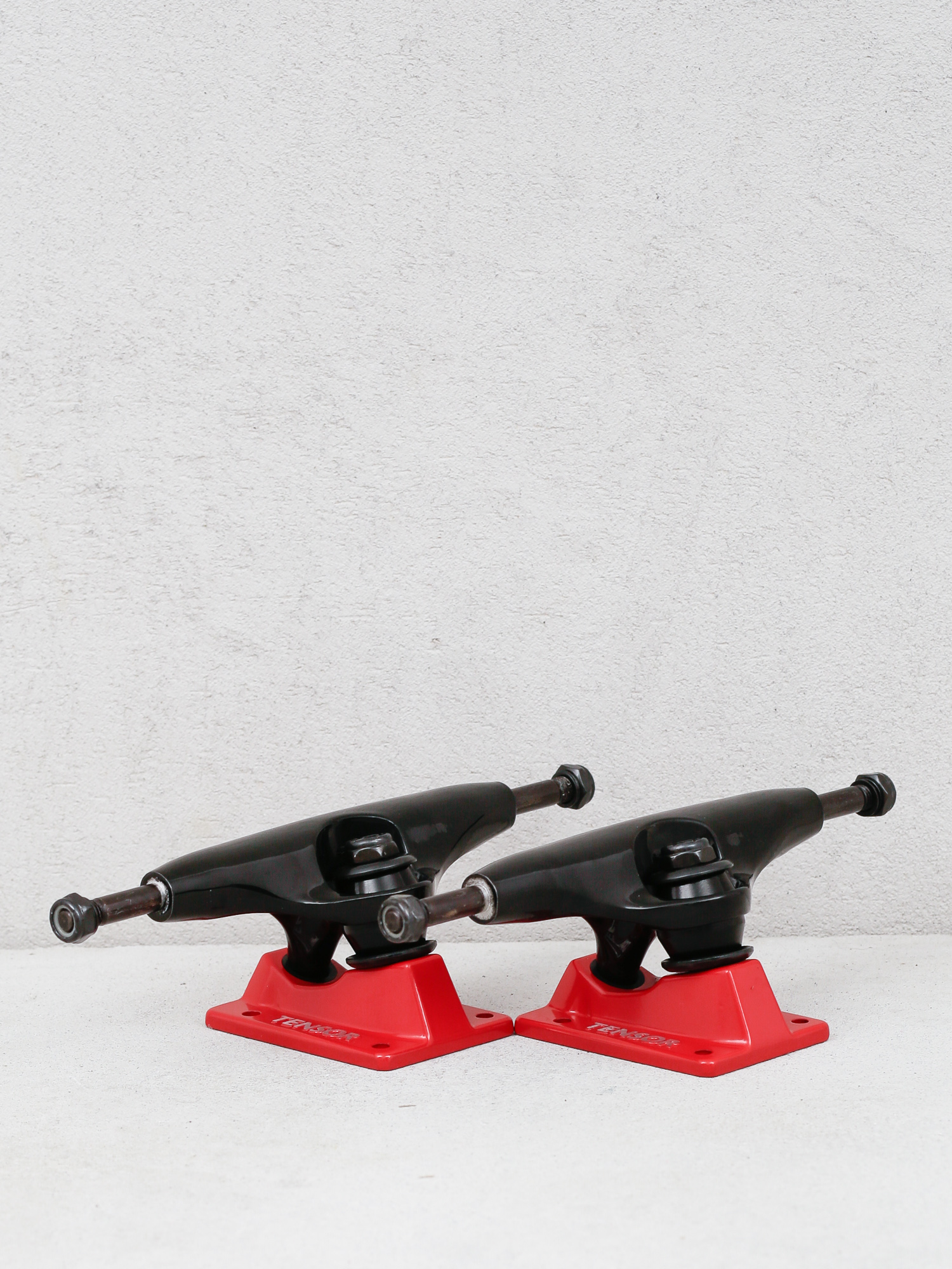 Tensor Alloys Trucks (black/red)