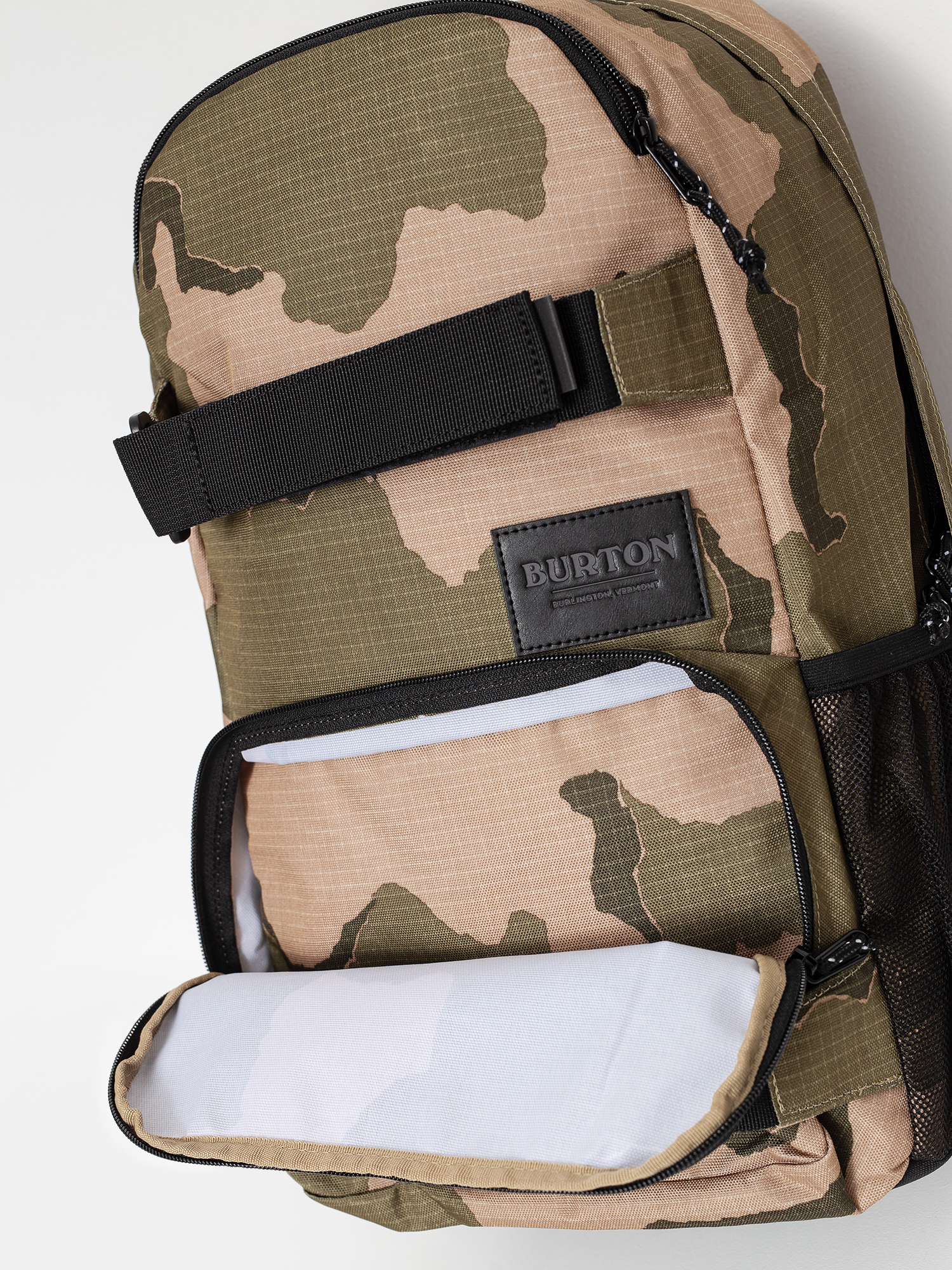 Burton Treble Yell 21L Backpack (barren camo print)