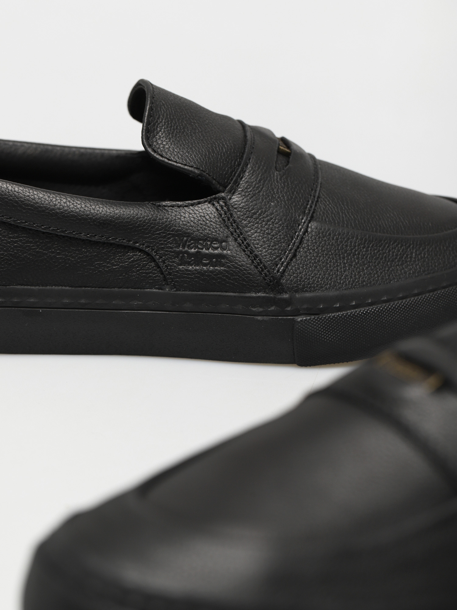 Globe Liaizon Shoes (black/wasted talent)