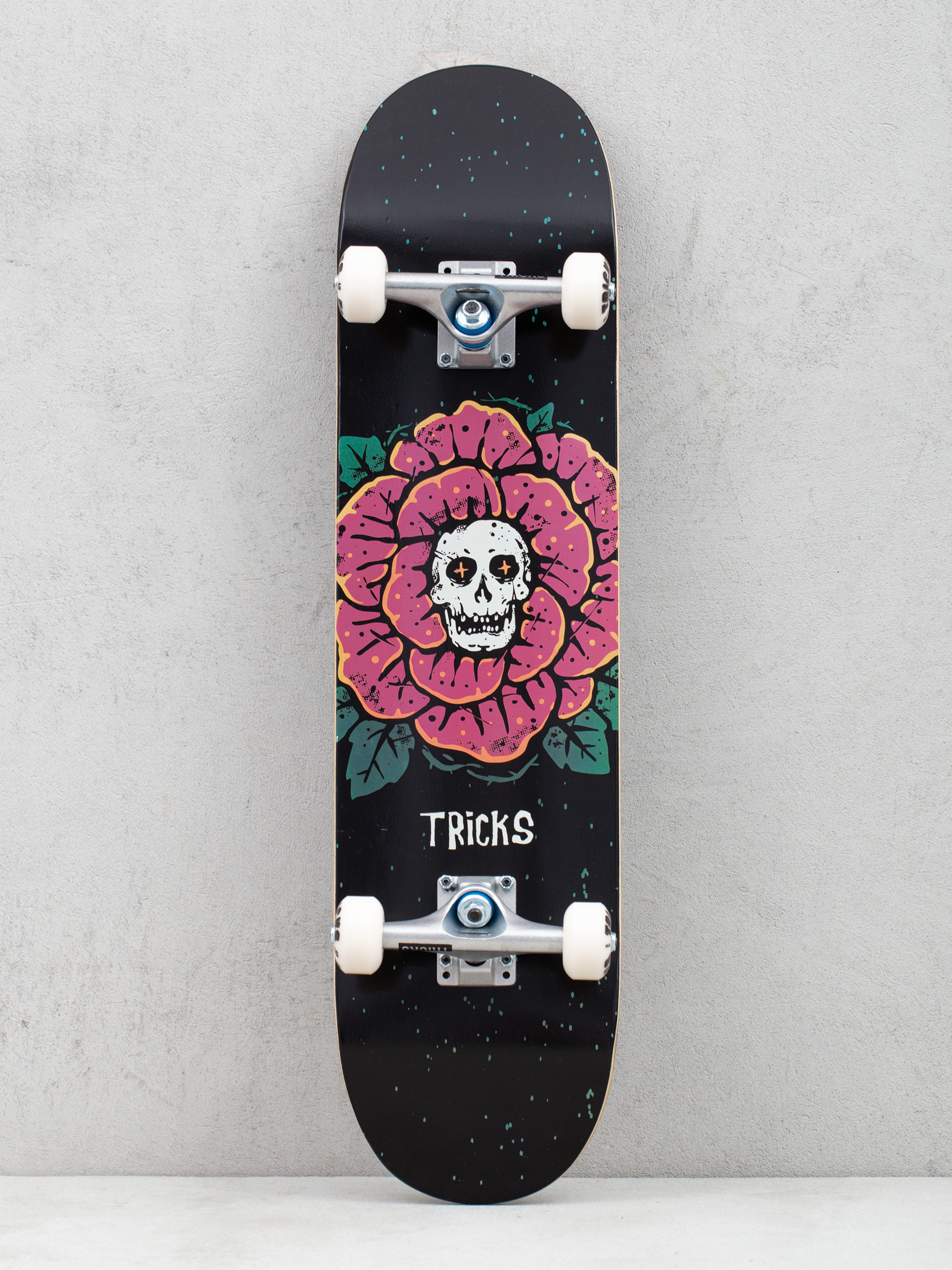 Tricks Rose Skateboard - black