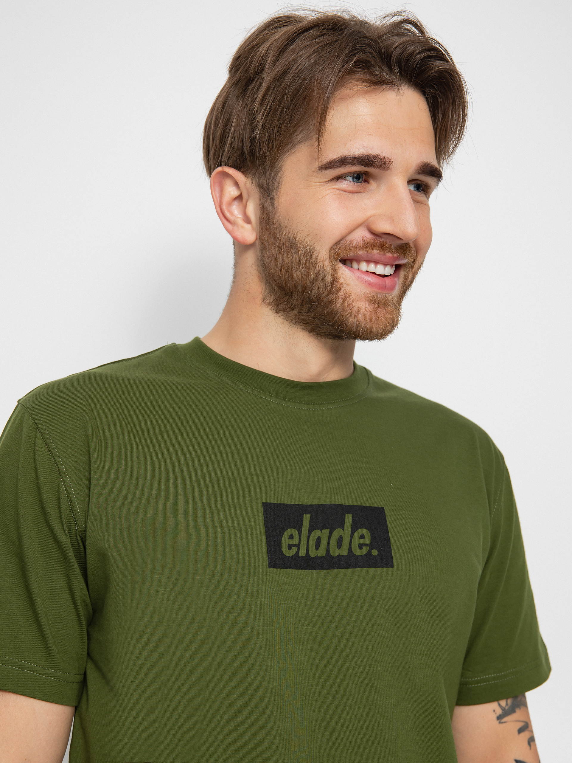 Elade Box Logo T-shirt (olive)