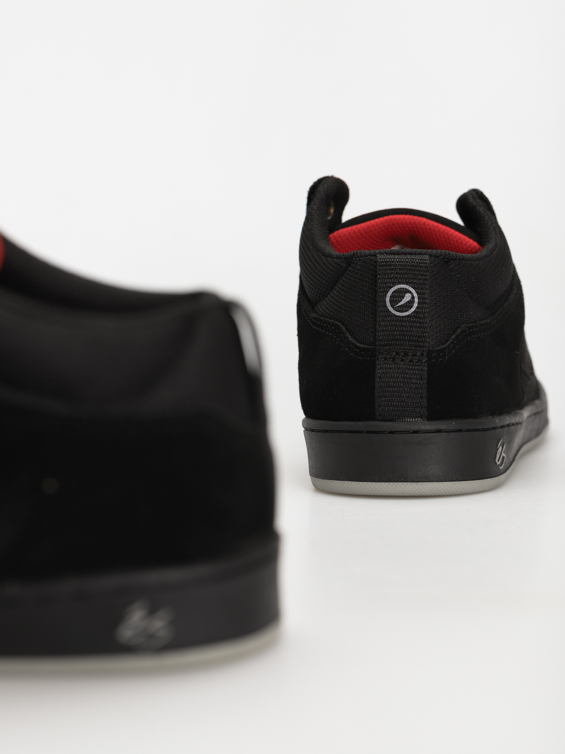 eS Accel Slim Mid Shoes (black/red/grey)