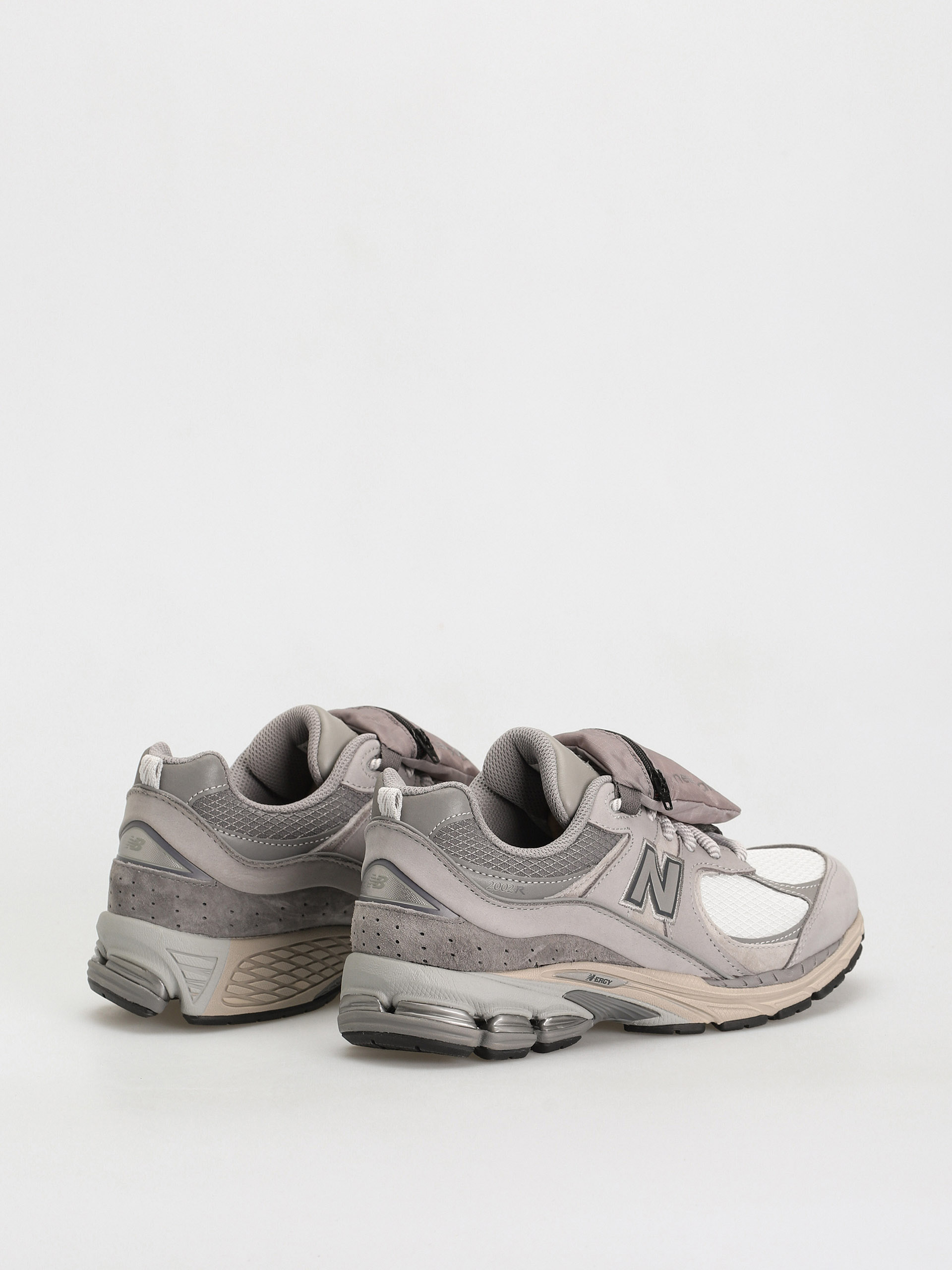 New Balance 2002R Shoes (team away grey)