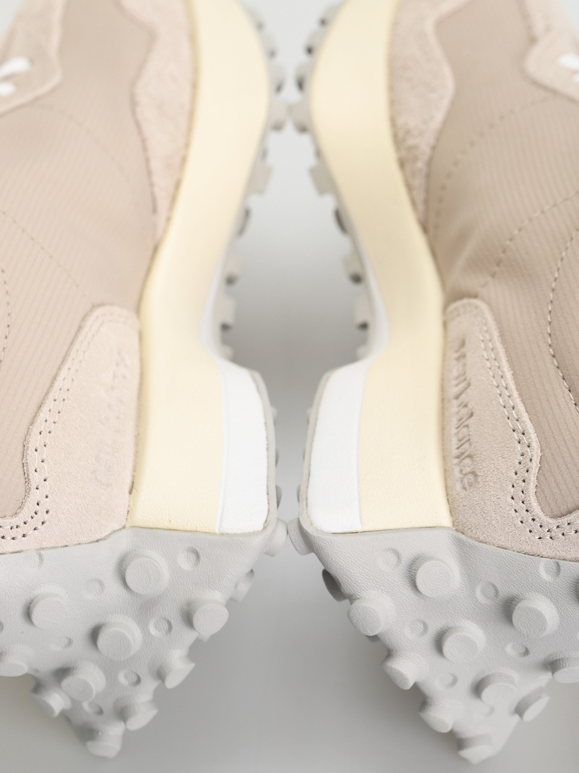 New Balance 327 Shoes Wmn (timberwolf)