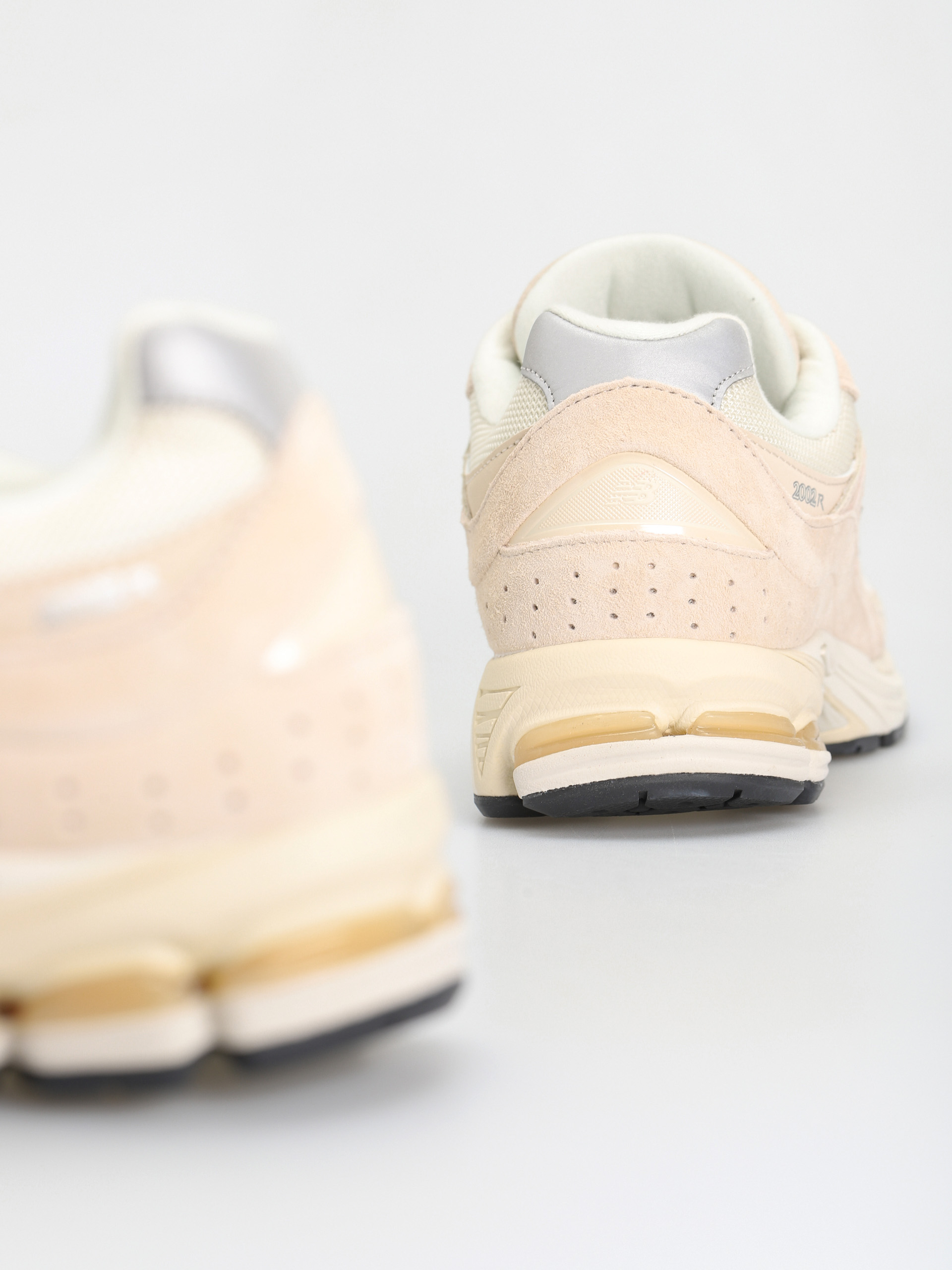 New Balance 2002 Shoes (white)