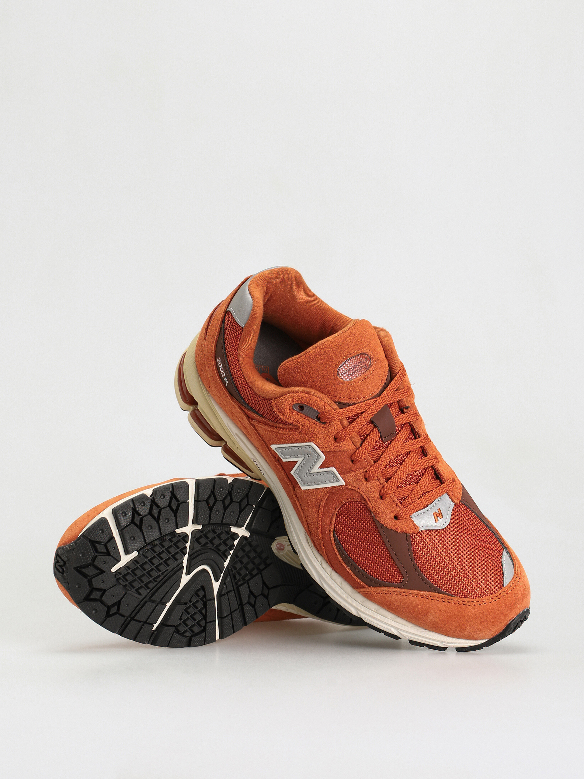 New Balance 2002 Shoes (brown)