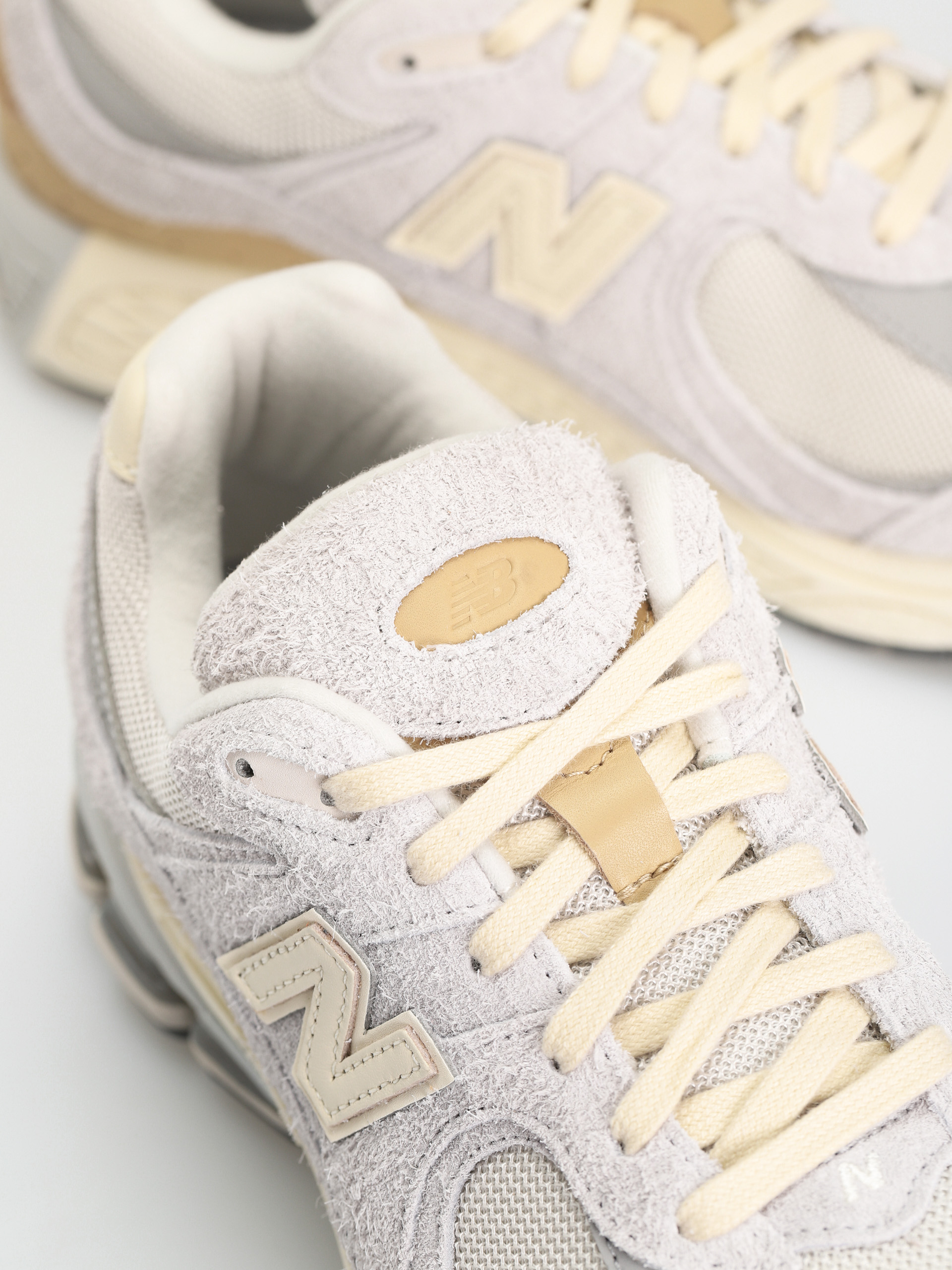 New Balance 2002 Shoes (grey)