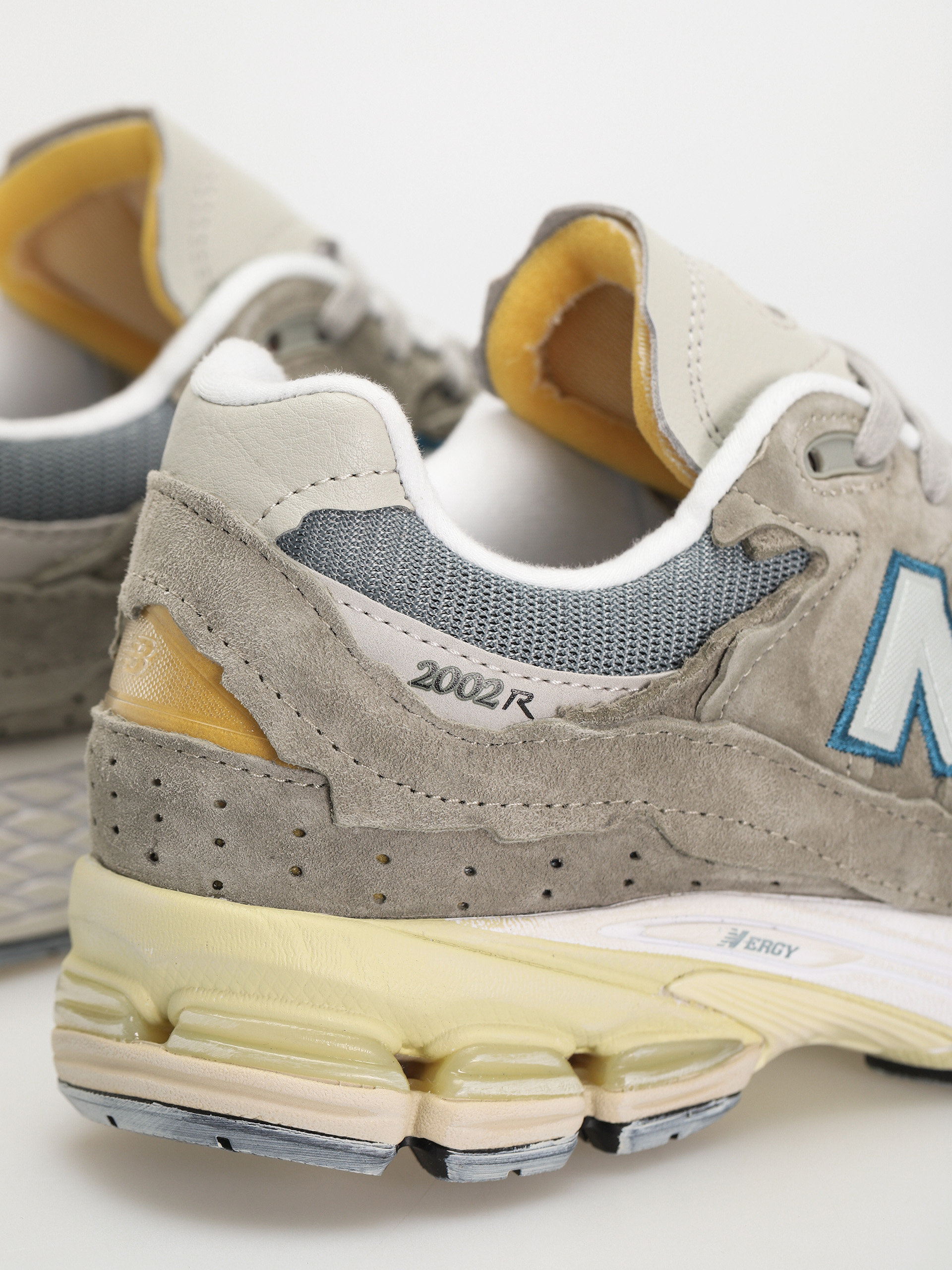 New Balance 2002 Shoes (grey)