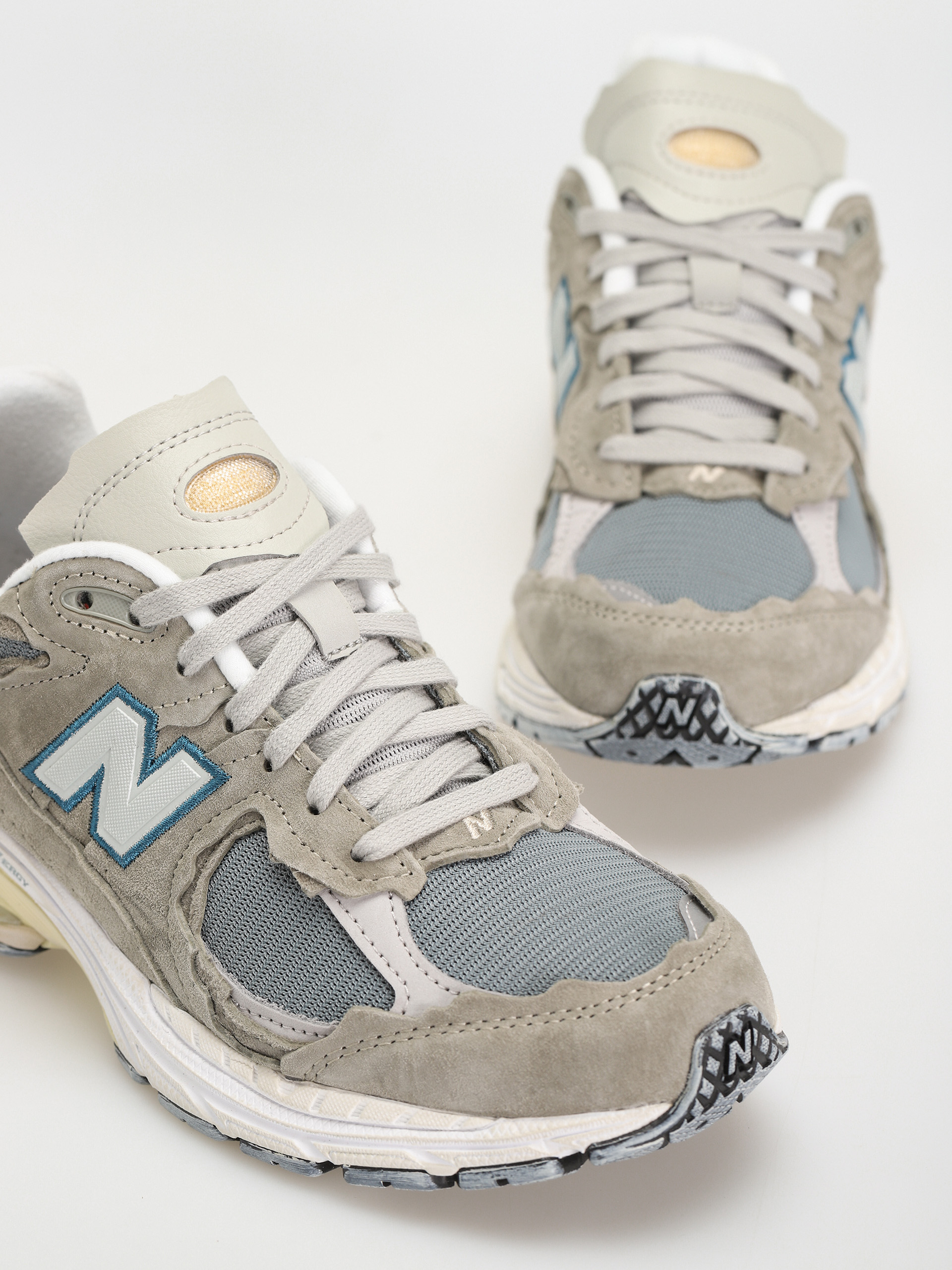 New Balance 2002 Shoes (grey)