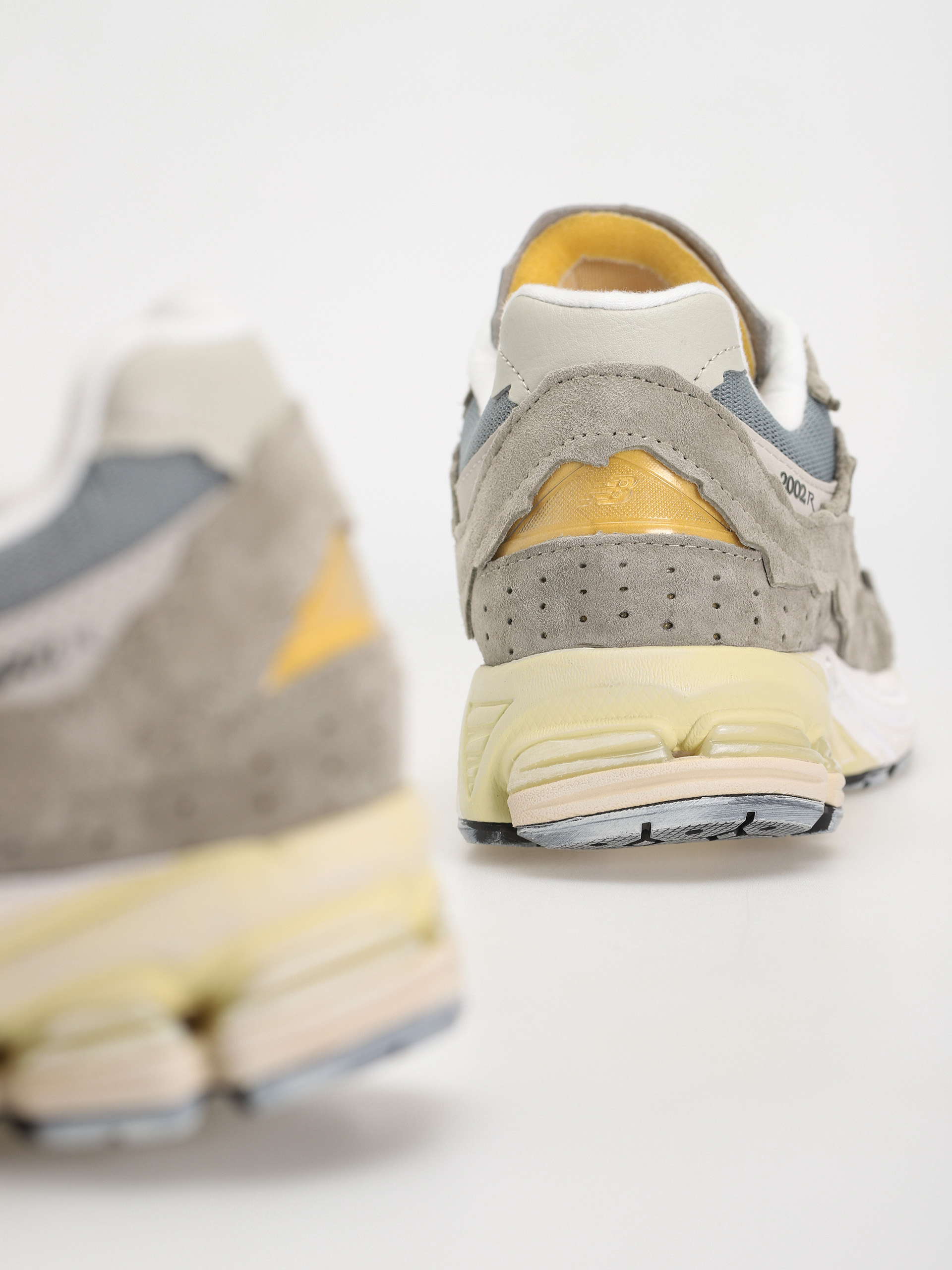 New Balance 2002 Shoes (grey)