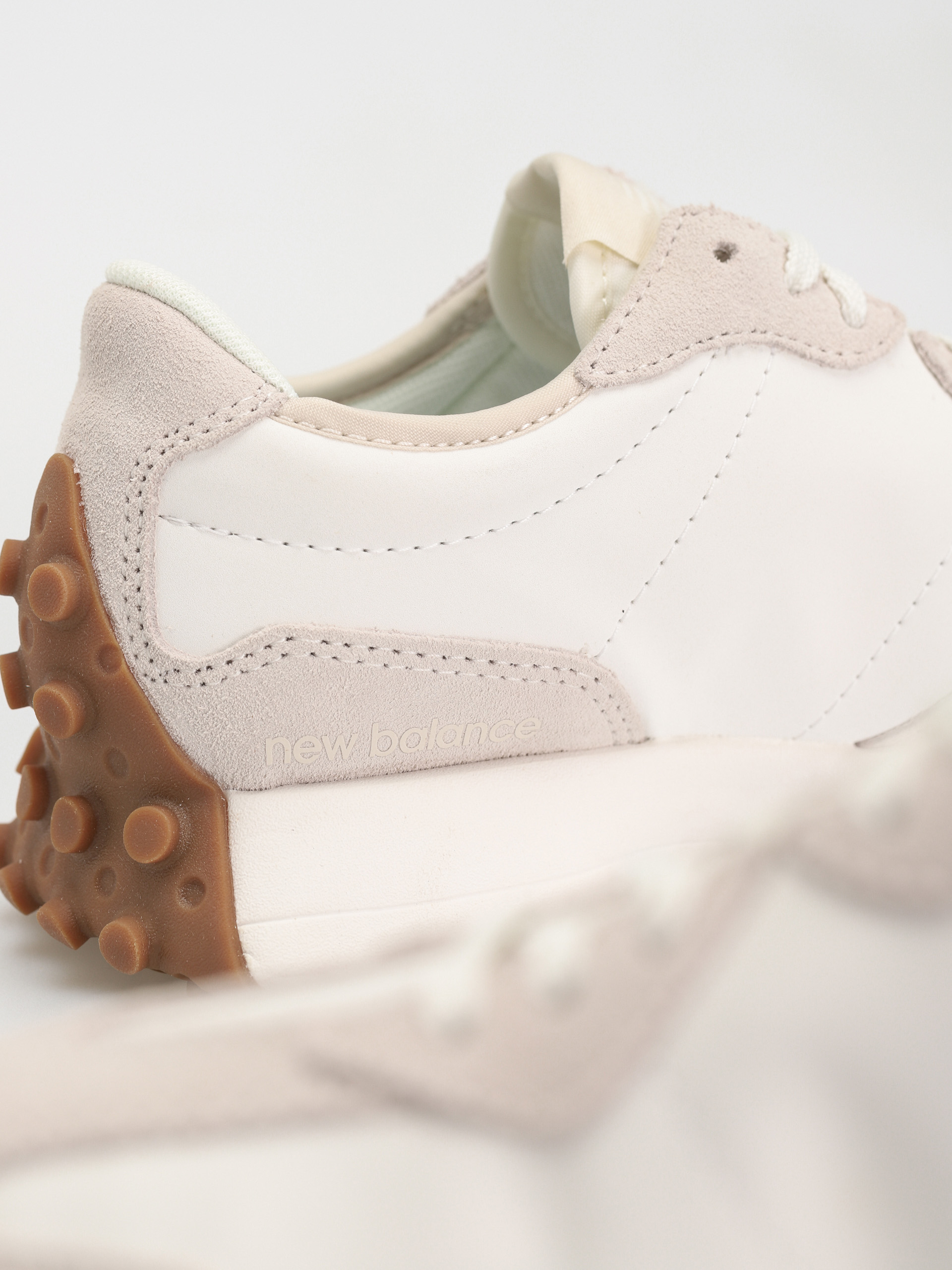 New Balance 327 Shoes Wmn - white (timberwolf)
