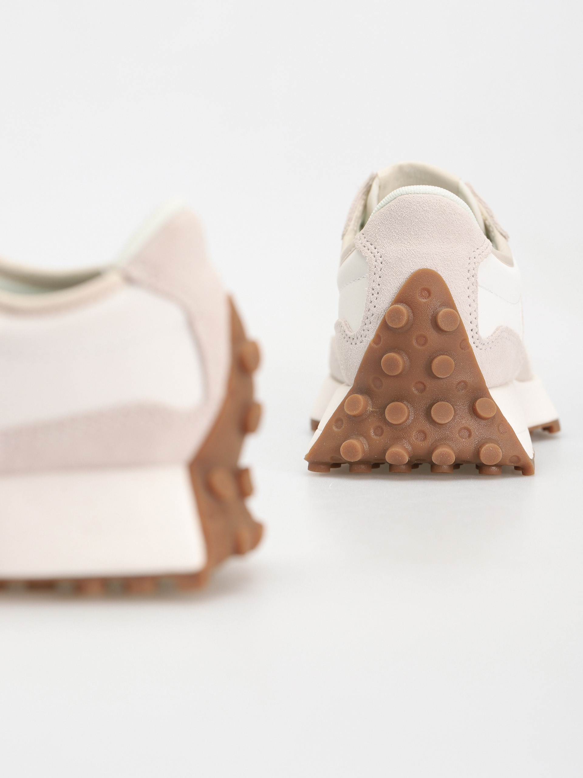 New Balance 327 Shoes Wmn - white (timberwolf)