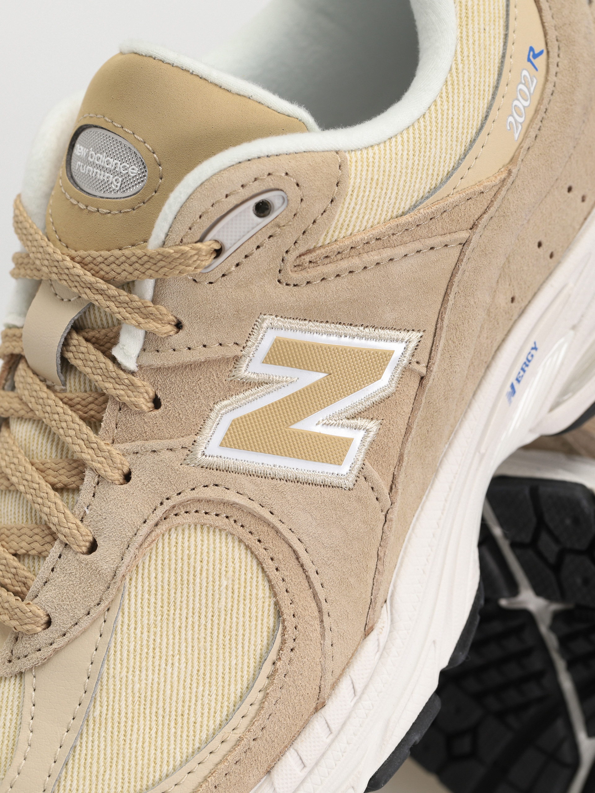 New Balance 2002R Shoes - beige (beige)