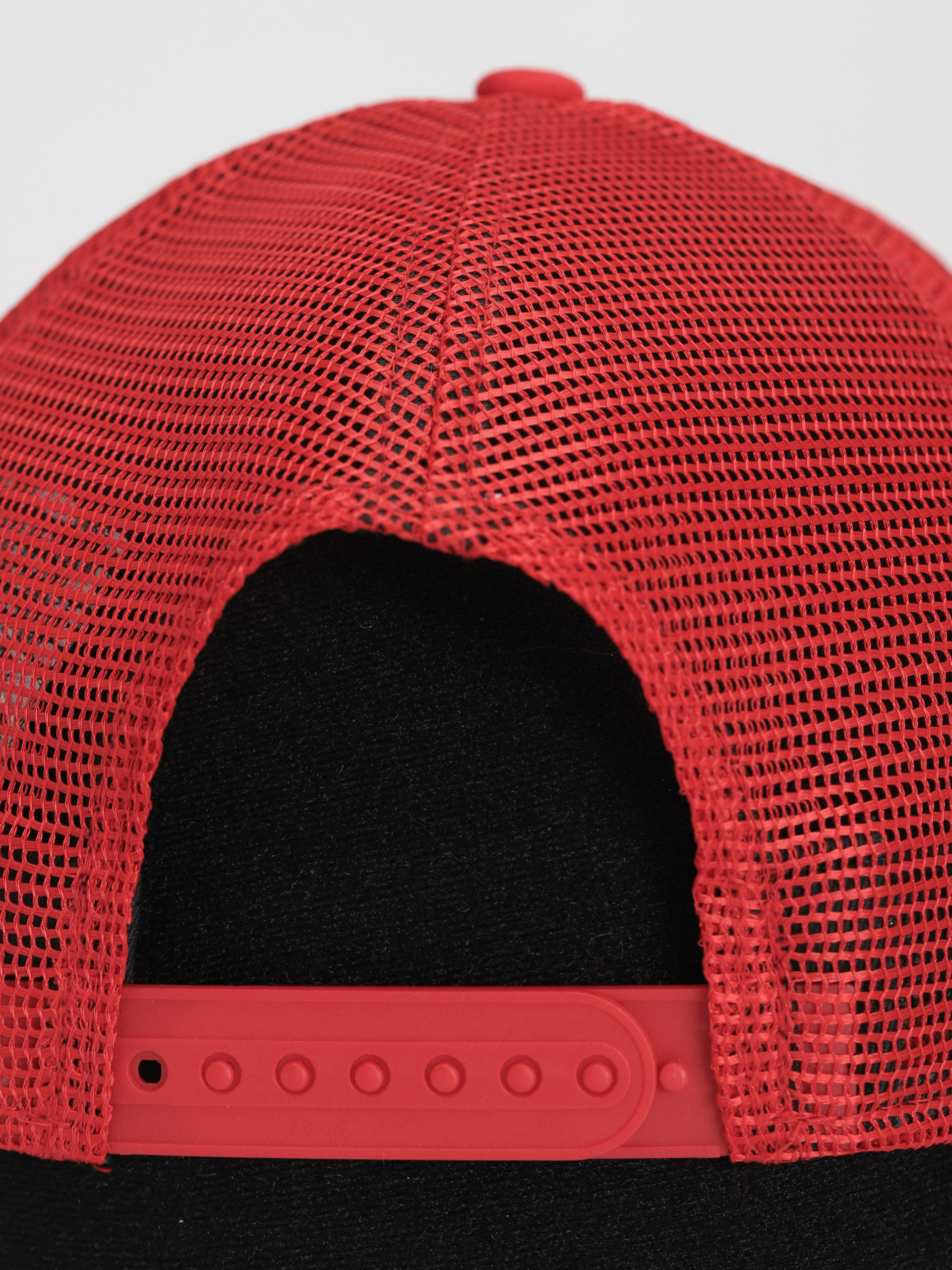 New Era Team Colour Block Trucker Chicago Bulls Cap (white/red)