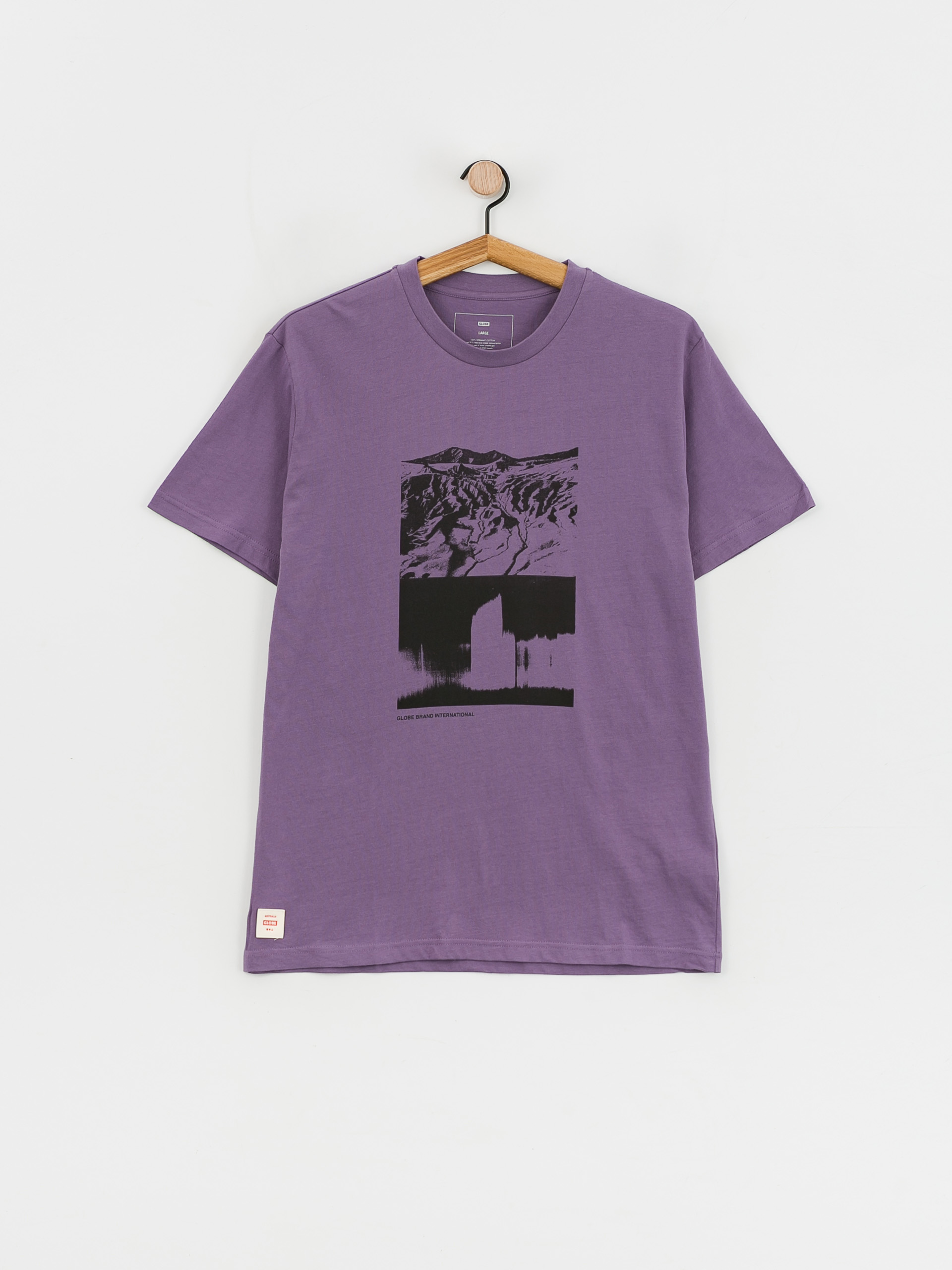 Globe Scape T-shirt (berry)
