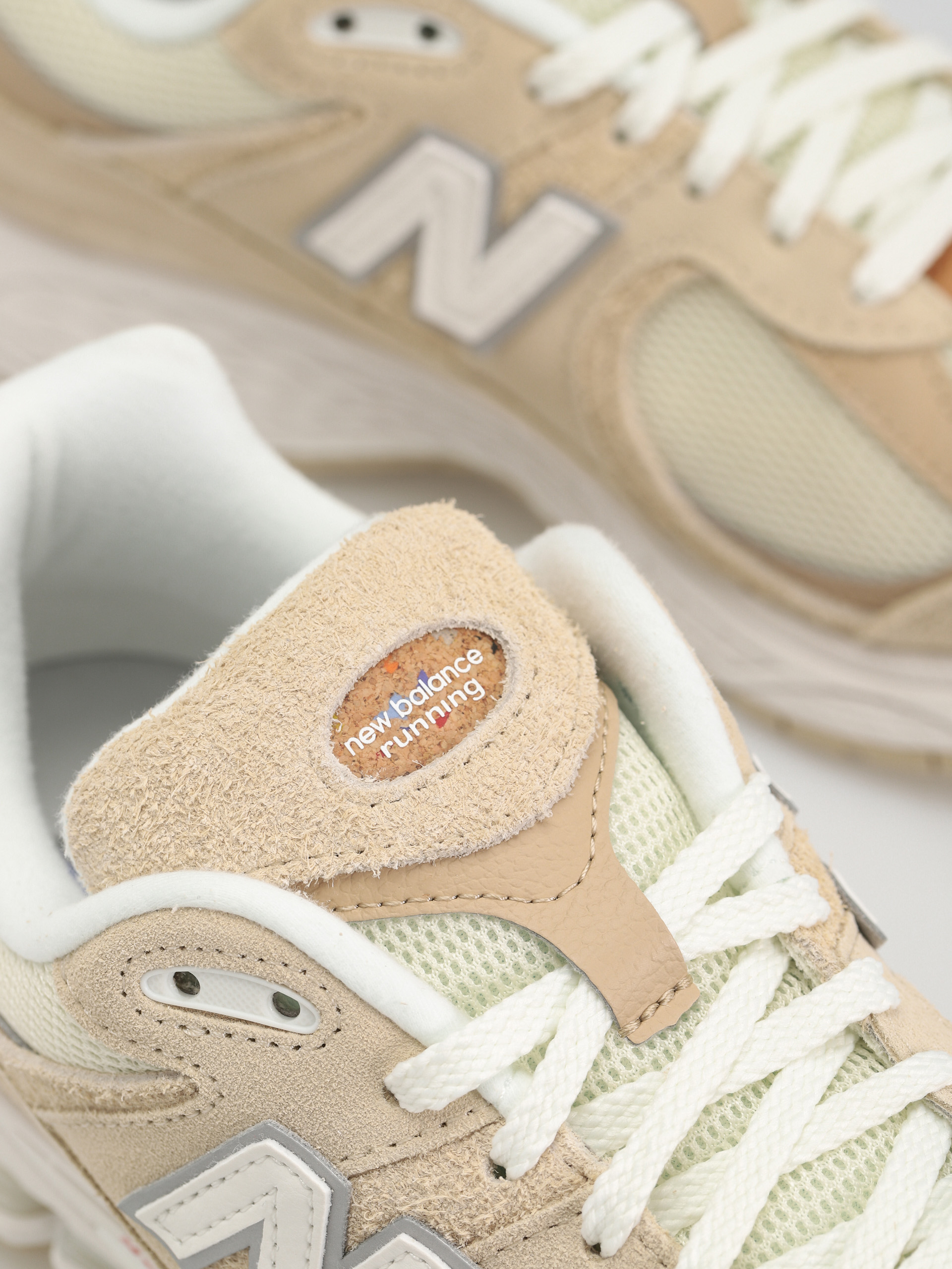 New Balance 2002R Shoes (sandstone)