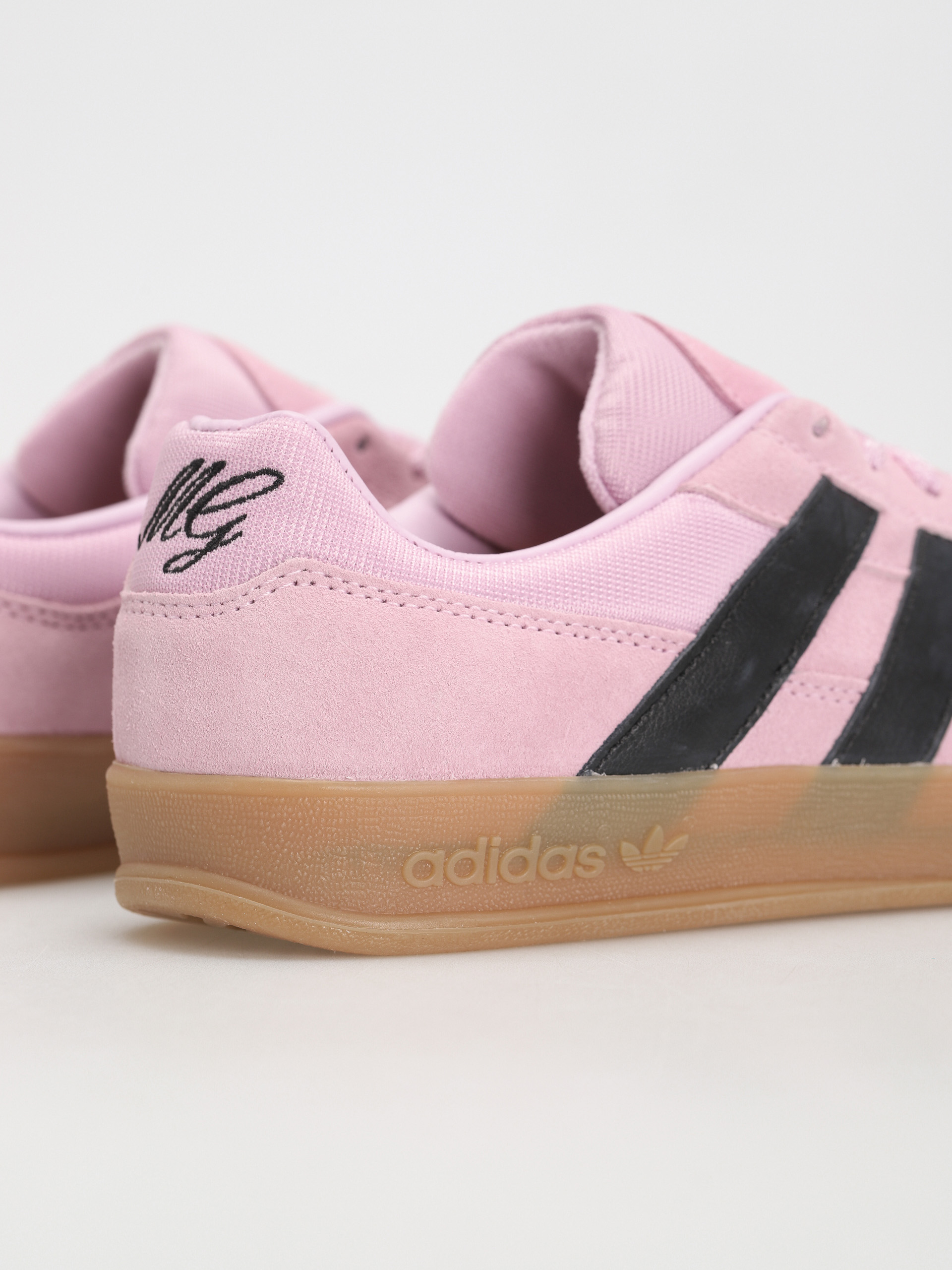 adidas Aloha Super Shoes (lgtorc/cblack/gum4)