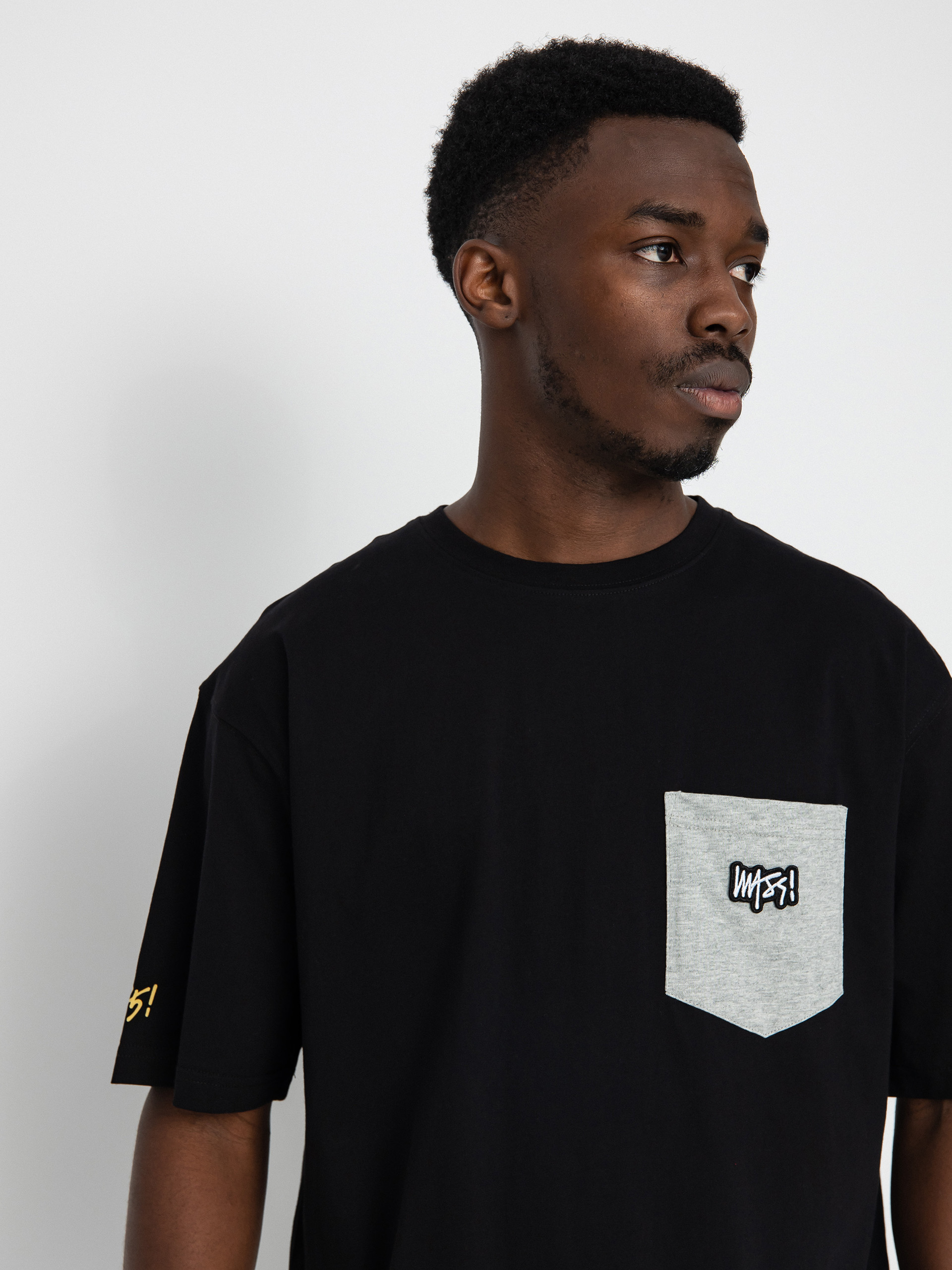 MassDnm Signature Patch Pocket T-shirt (black)