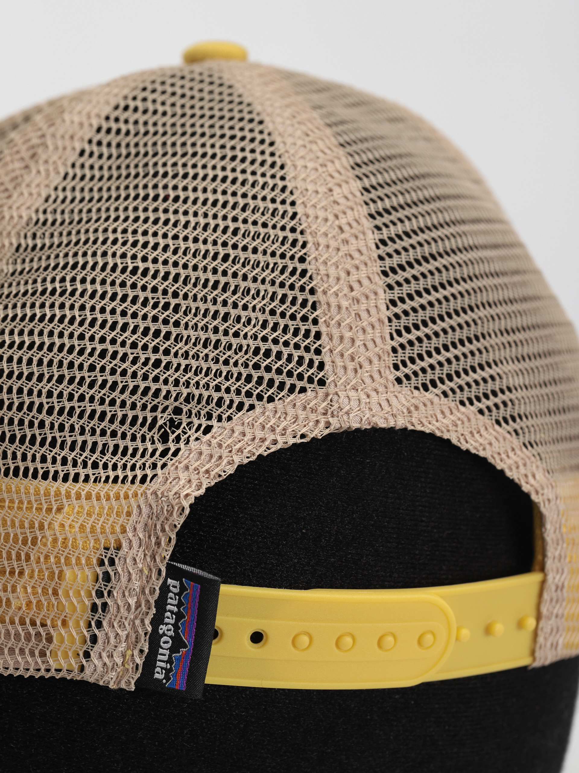 Patagonia P 6 Logo LoPro Trucker Cap (surfboard yellow)