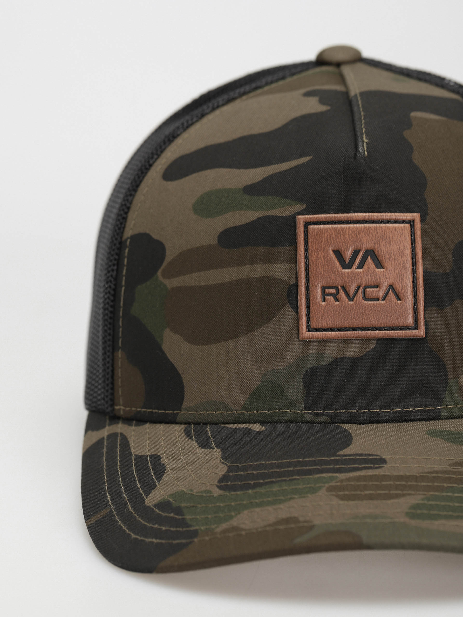RVCA Va Atw Curved Brim Trucker Cap (camo)