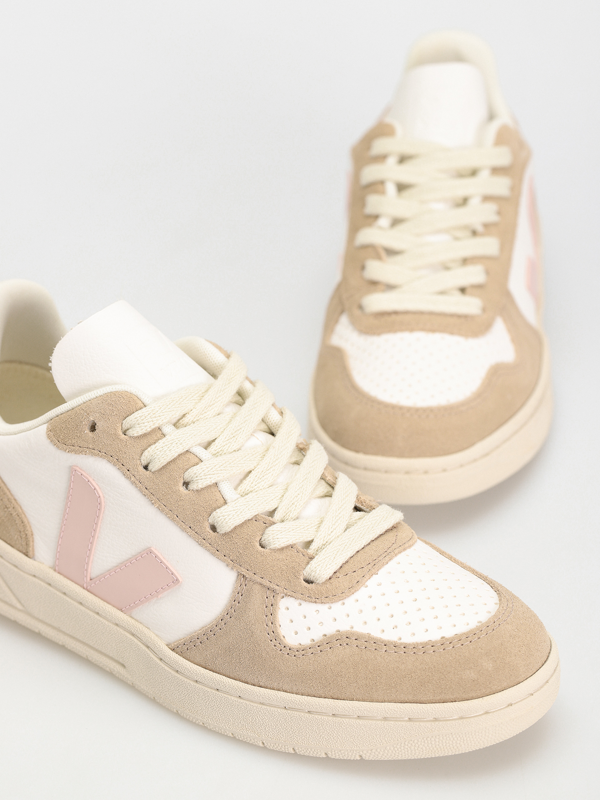 Veja V-10 Shoes Wmn (extra white petale sahara)