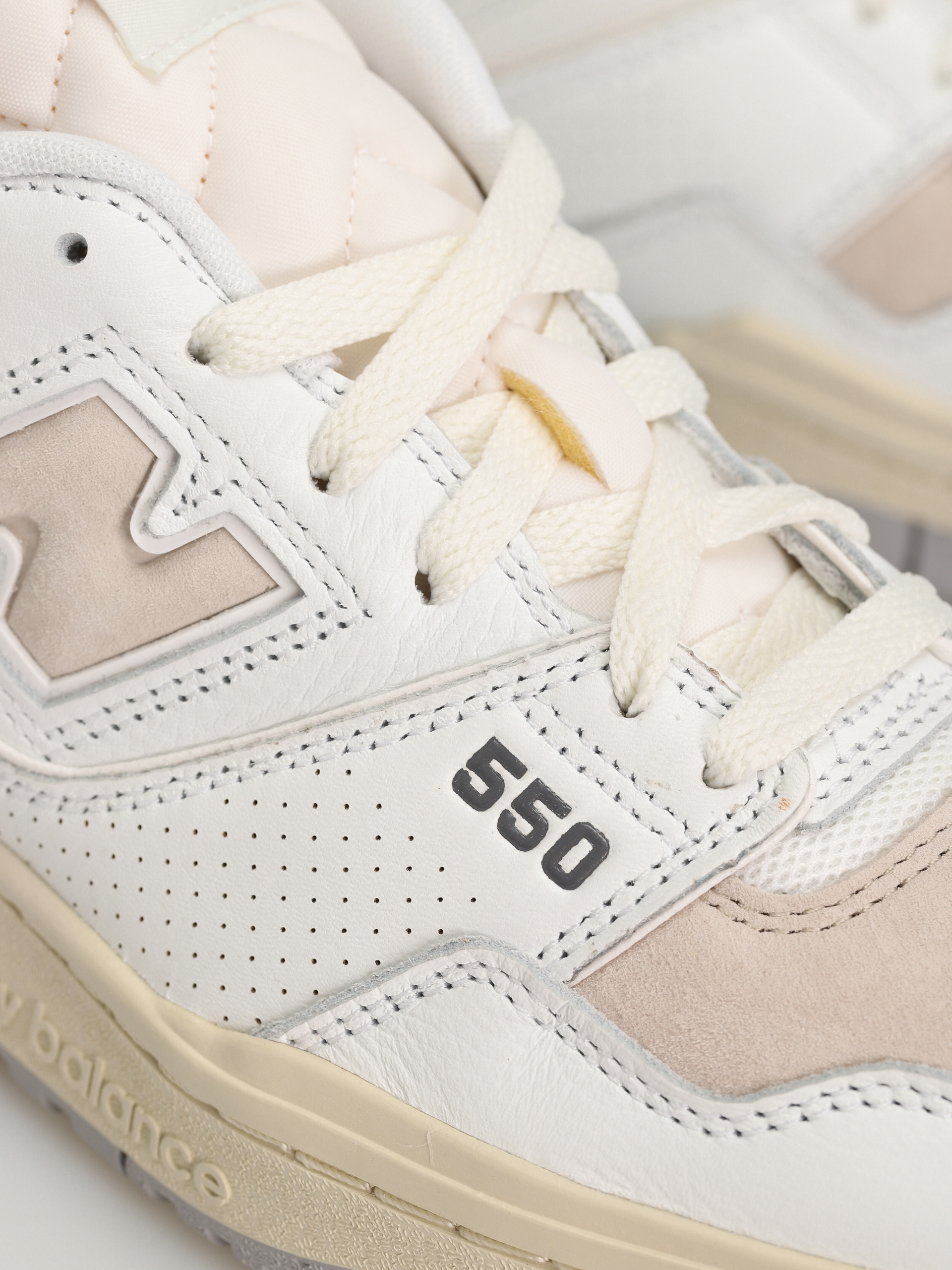 New Balance 550 Shoes - white (white/timberwolf/raincloud)