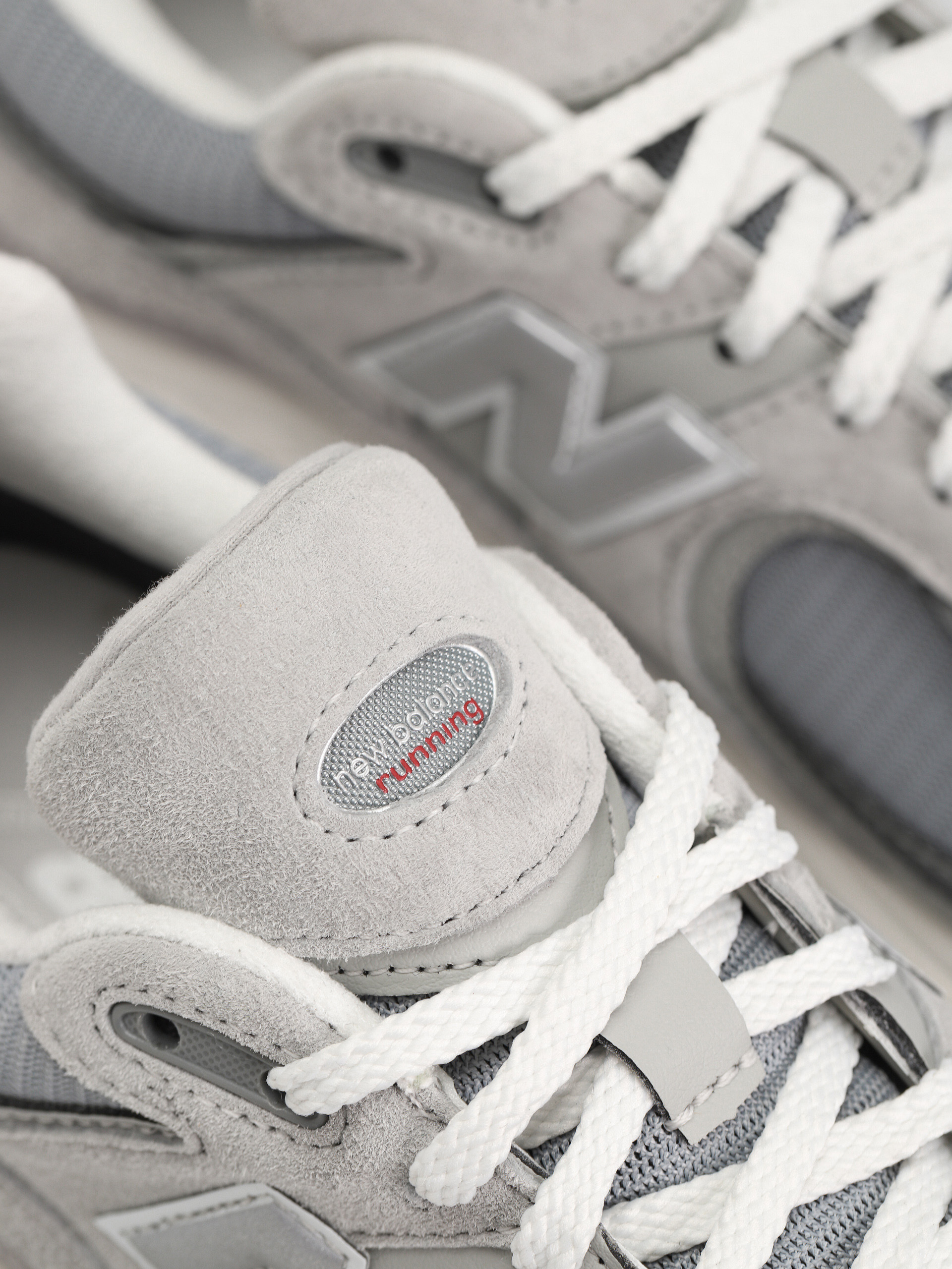 New Balance 2002 Shoes (concrete)
