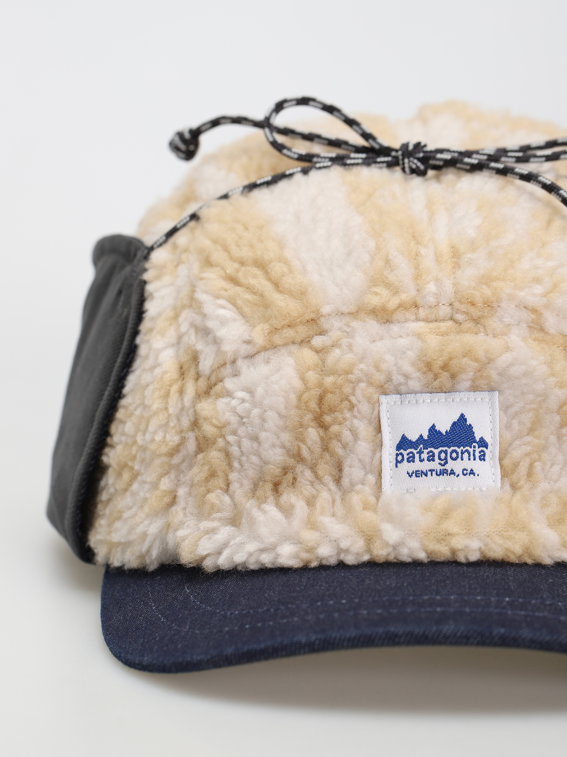 Patagonia Range Earflap Cap (penguin squawk/natural)