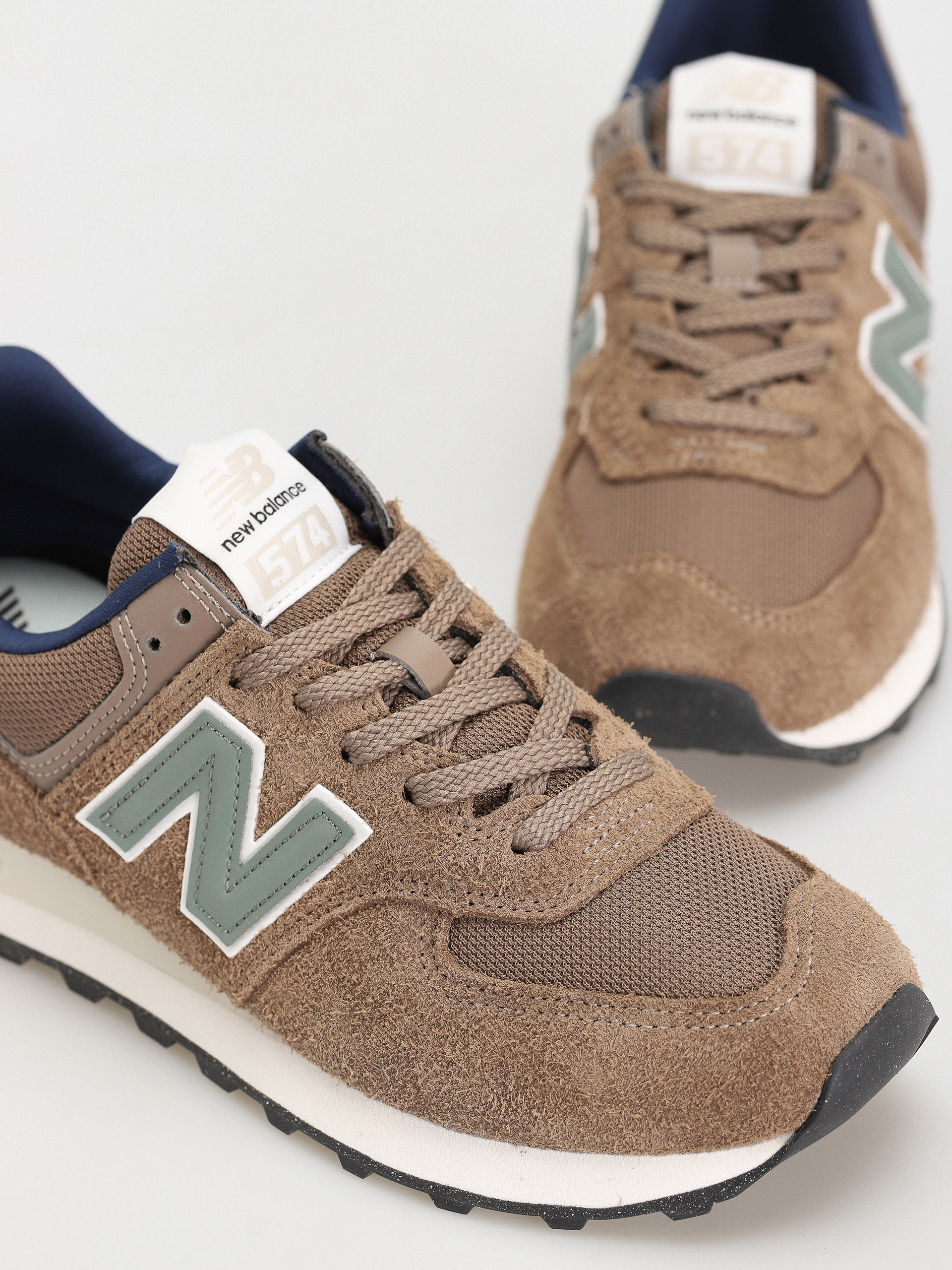 New Balance 574 Shoes - brown (brown)