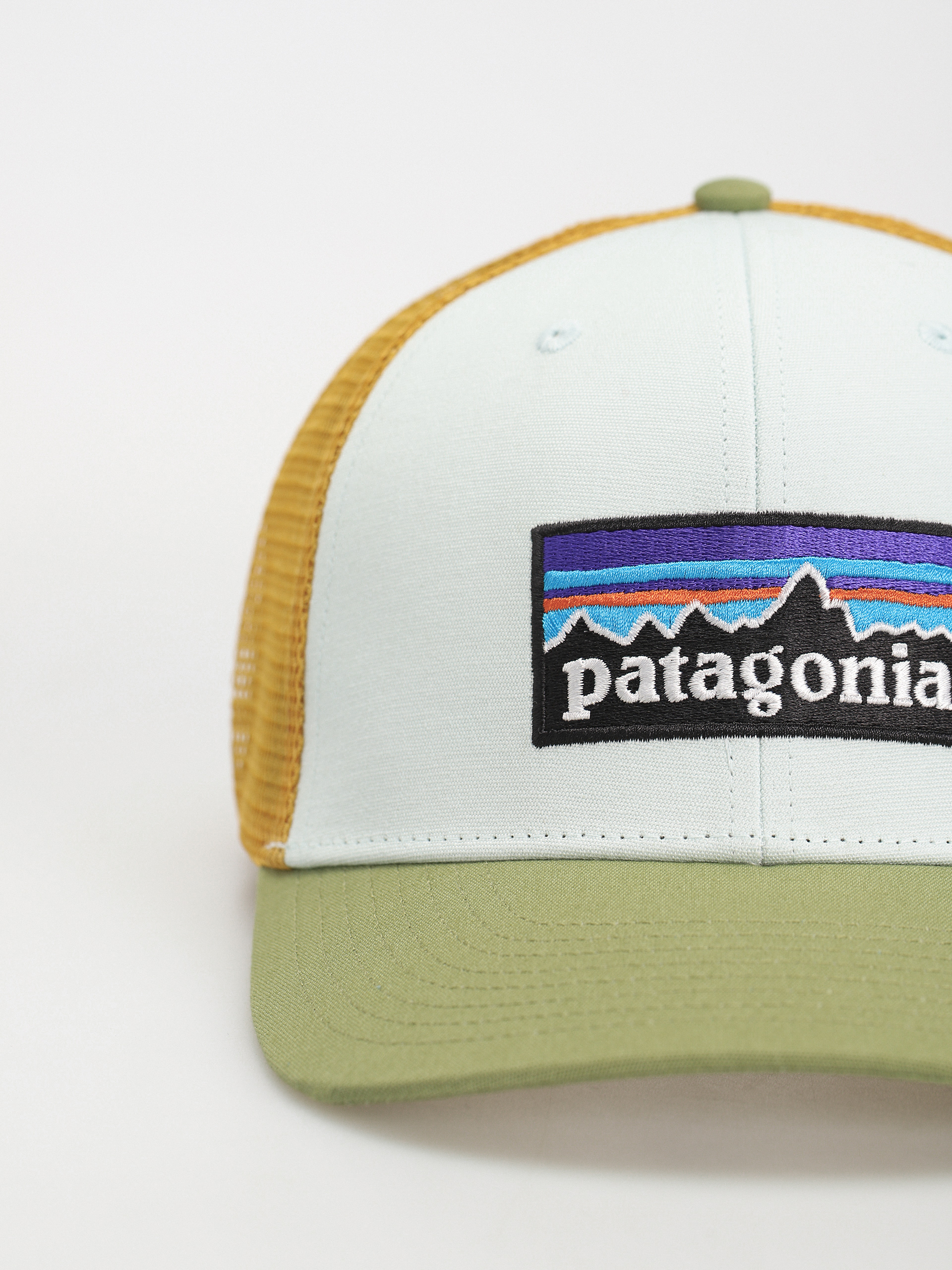 Patagonia P-6 Logo Trucker Cap - white, green (wispy green)